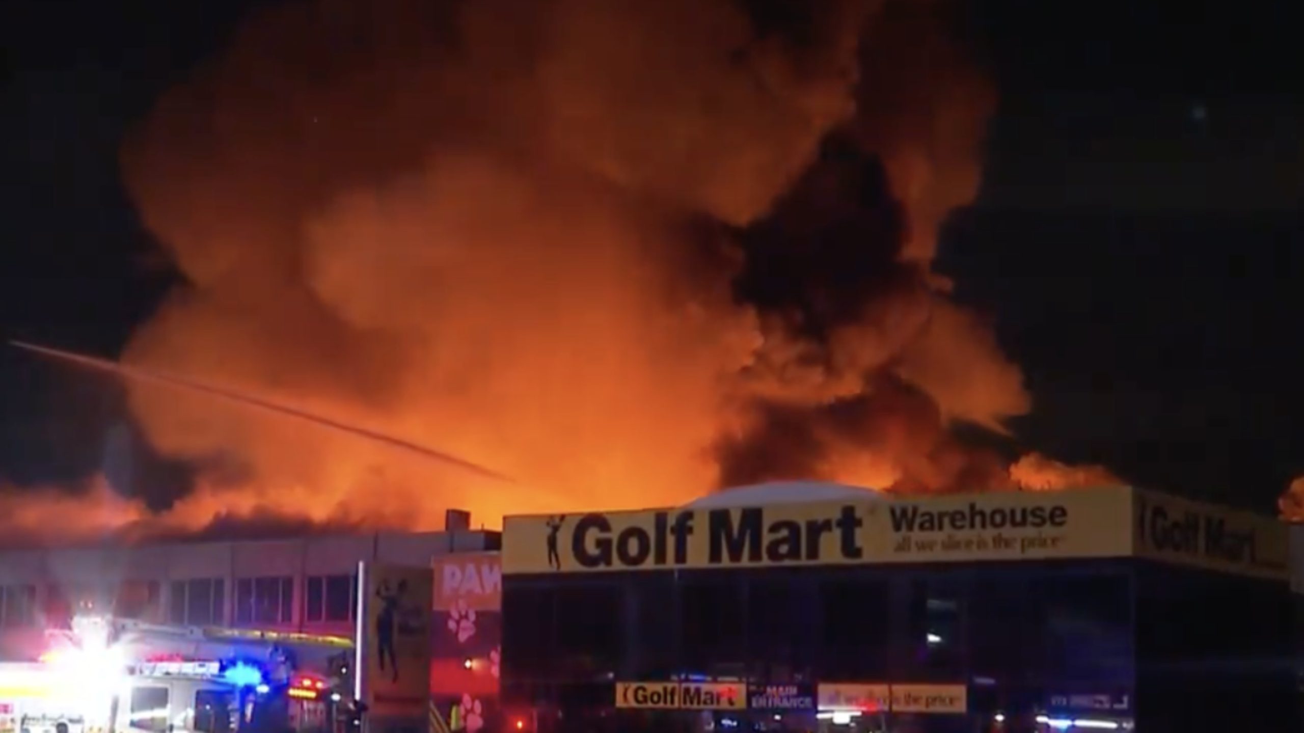 Sydney'de Mobilya Fabrikasında Büyük Yangın - Dunya News